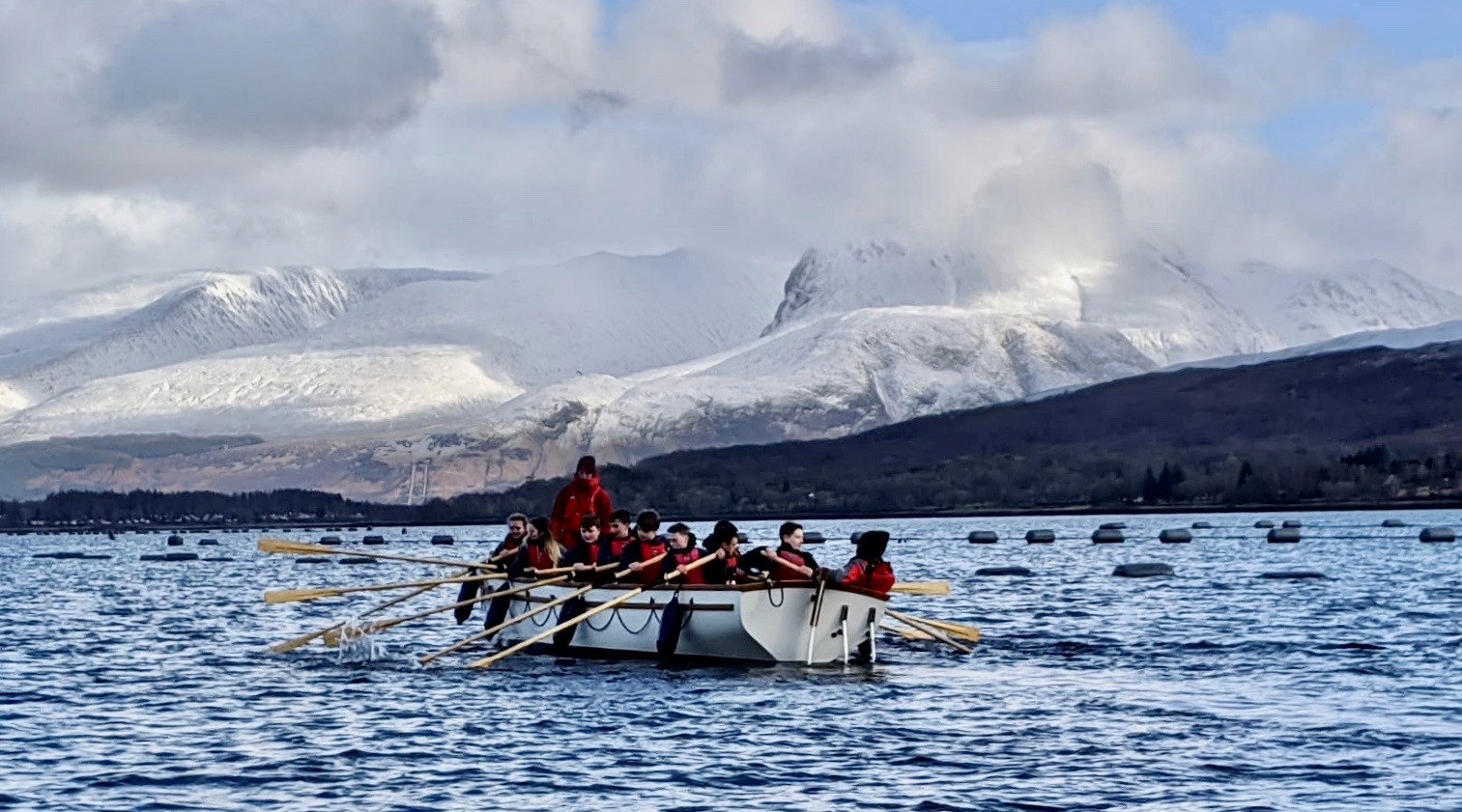 Jack Gifford Marine Design Studioは、The Outward BoundTrustの弾力性のある手漕ぎボートを ...