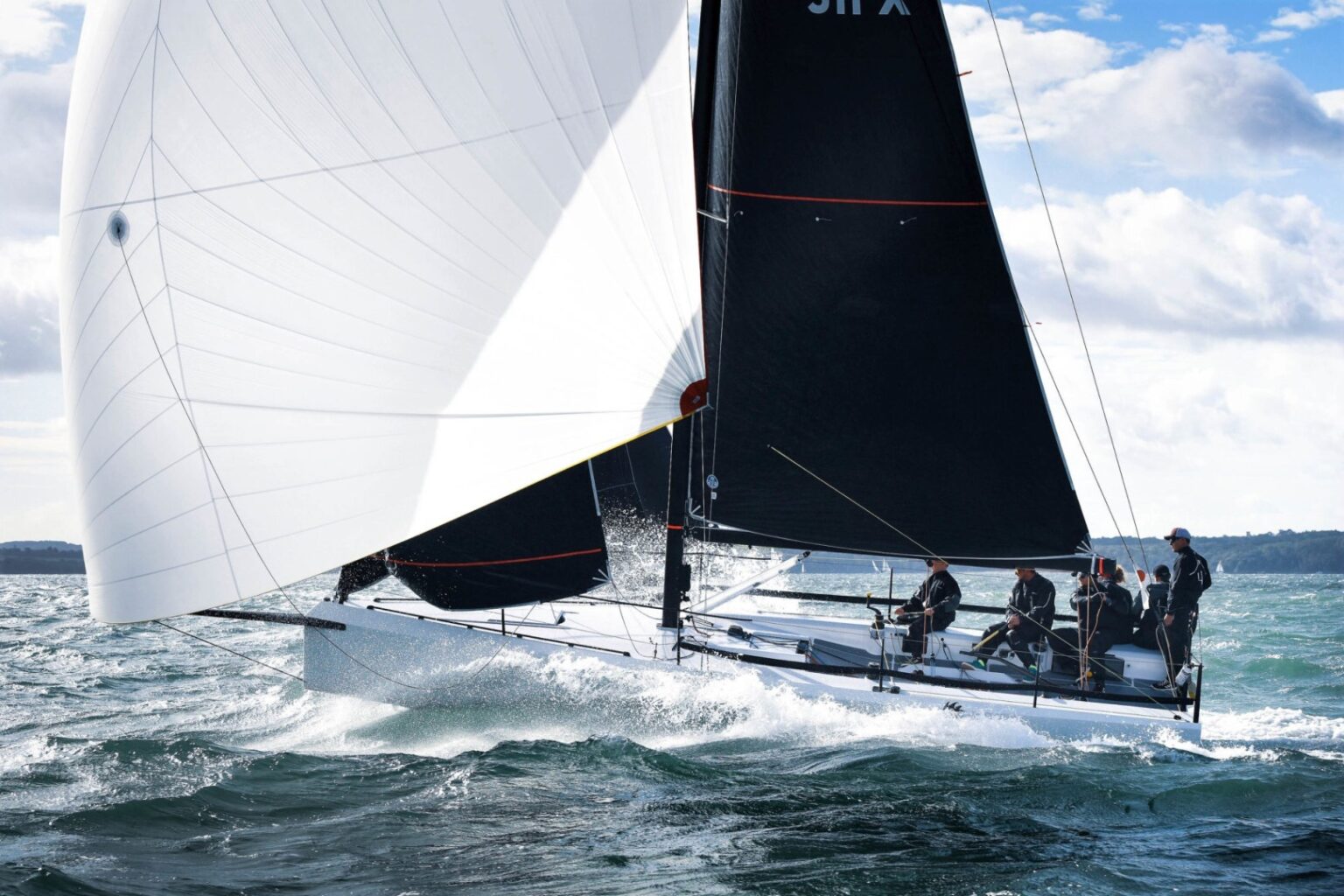 Cape 31 one-design now available in Italy