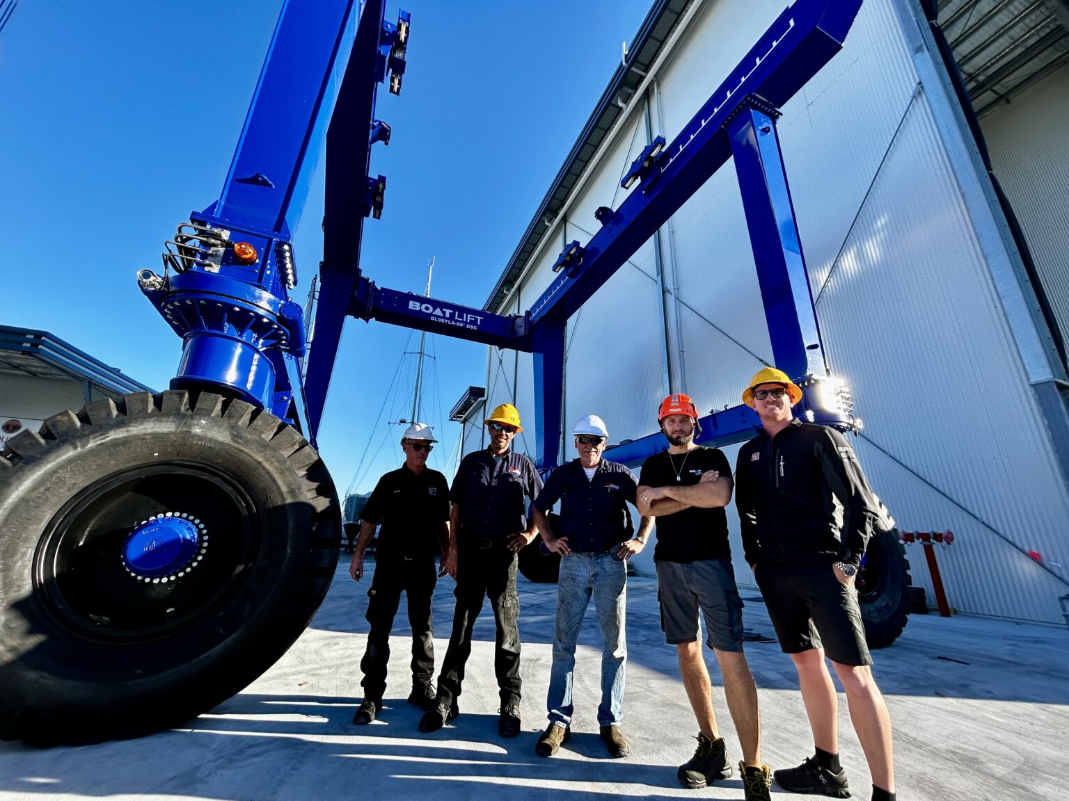 Australian shipyard welcomes new 90-tonne expandable travel lift