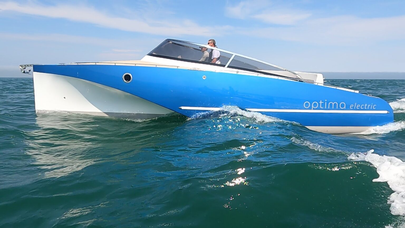 Solent-built electric boat circumnavigates Isle of Wight