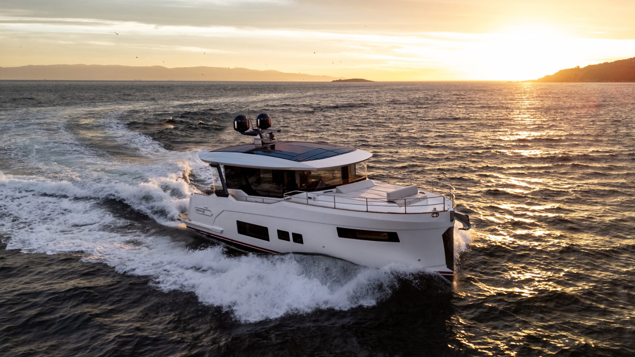 Sirena Yachts presenta la versión coupé híbrida del Sirena 48