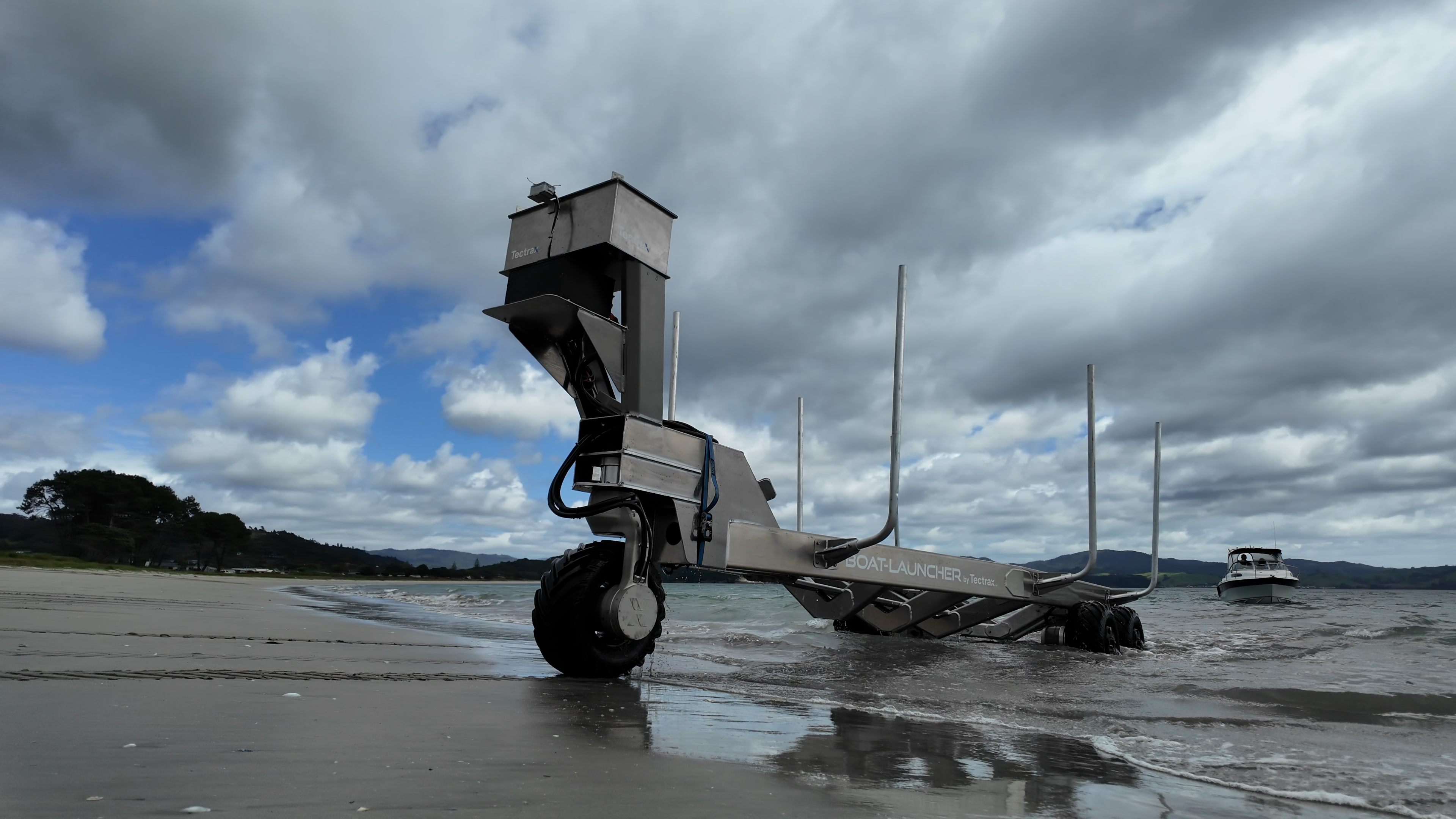 Electric boat launcher to be built by Vanclaes for Tectrax